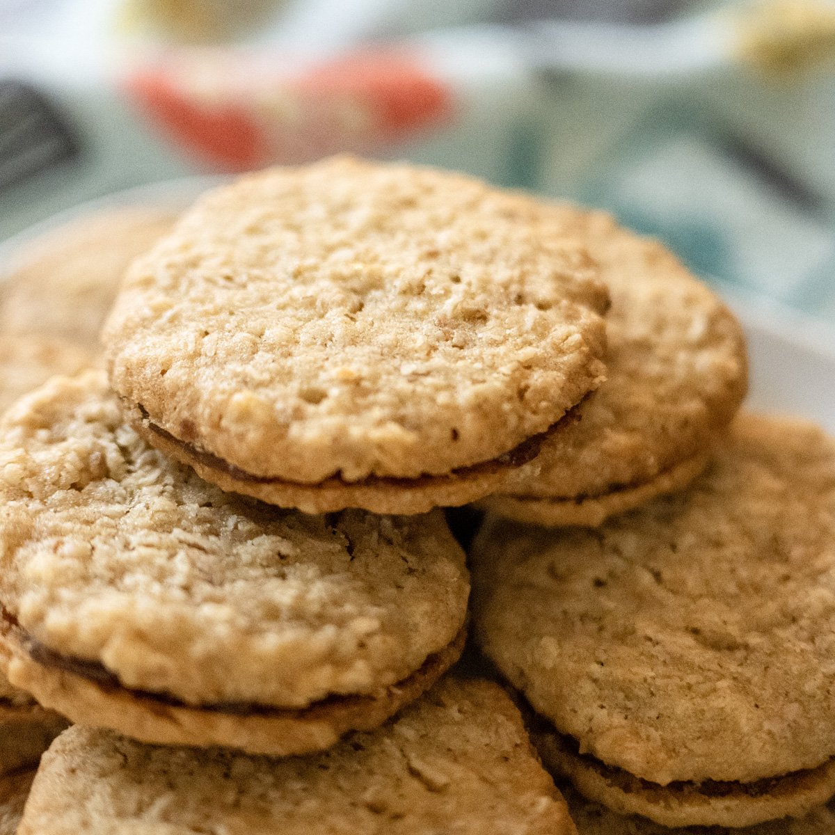 Trilbies (Old-Fashioned Oatmeal Date Sandwich Cookies)