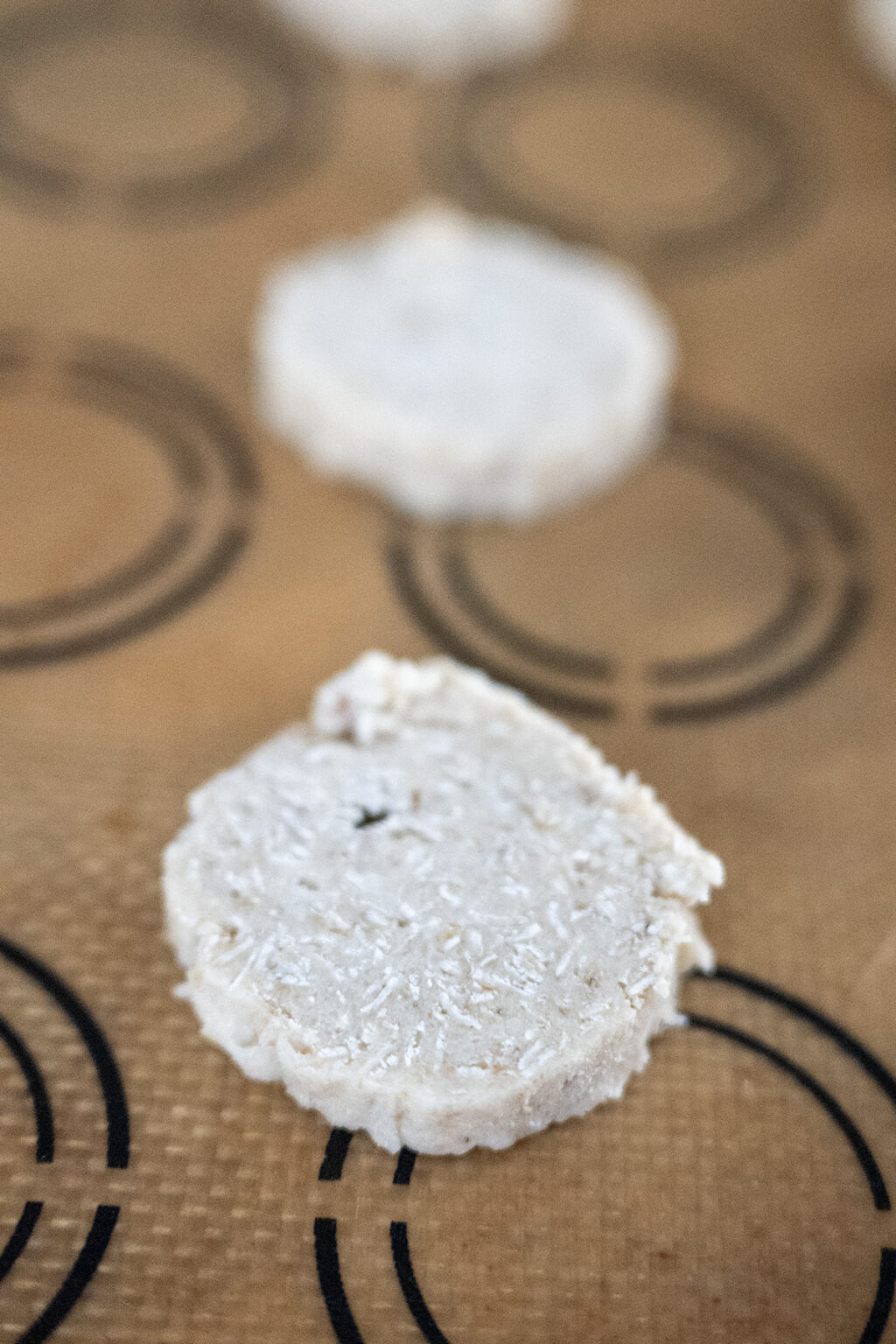 Trilbies (Old-Fashioned Oatmeal Date Sandwich Cookies)